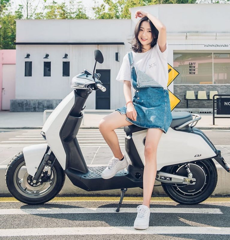 Xiaomi reveals the Super Soco CU electric scooter - iMotorbike News