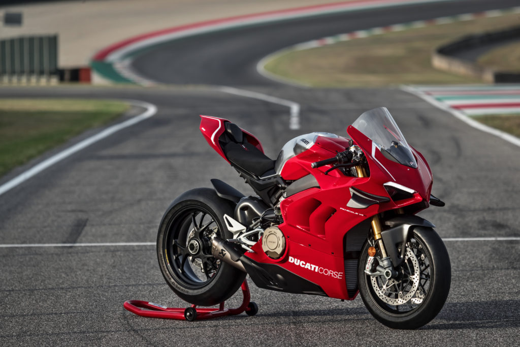Ducati Panigale V4 R arrives with 221 hp and lots of torque!