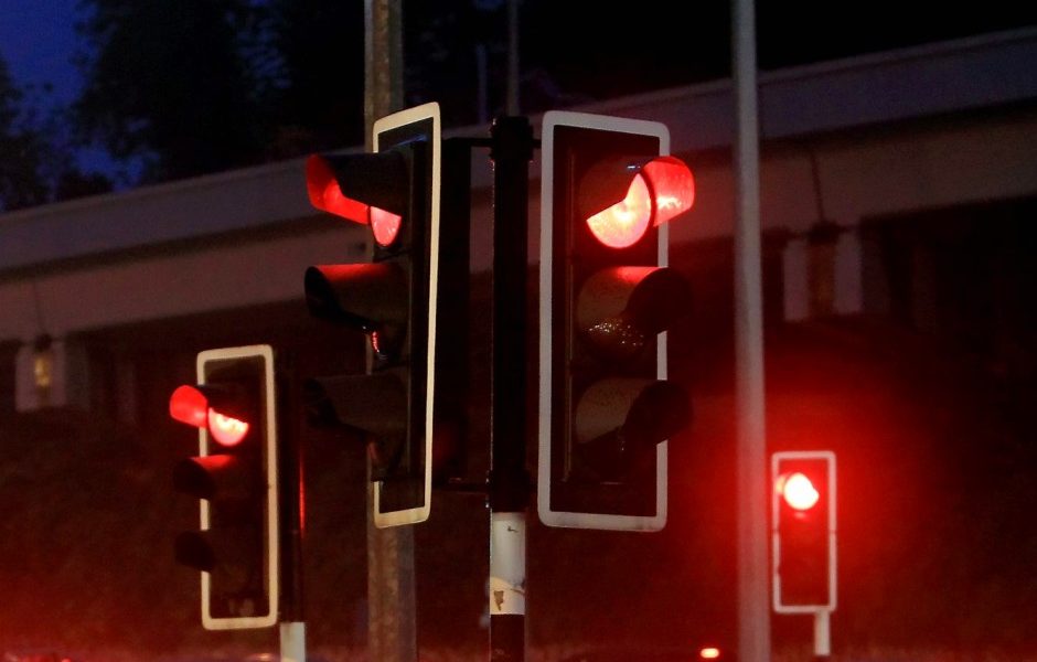 PDRM: Up to RM2,000 or 6 months jail time for those who run red lights