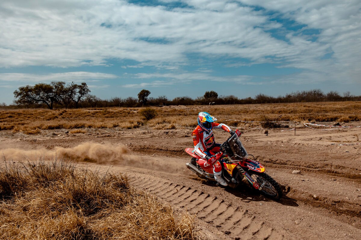Sam Sunderland stages epic comeback at Desafio Ruta 40