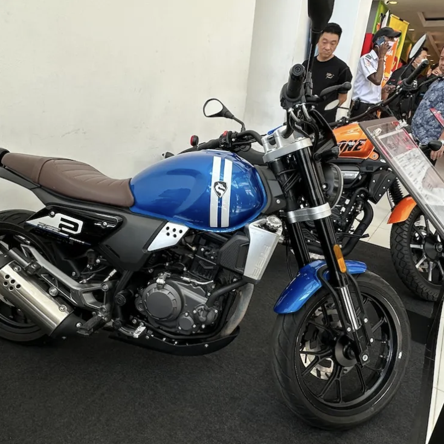 Unveiling the Zonsen Cyclone SR250: A Retro Roadster Revolution