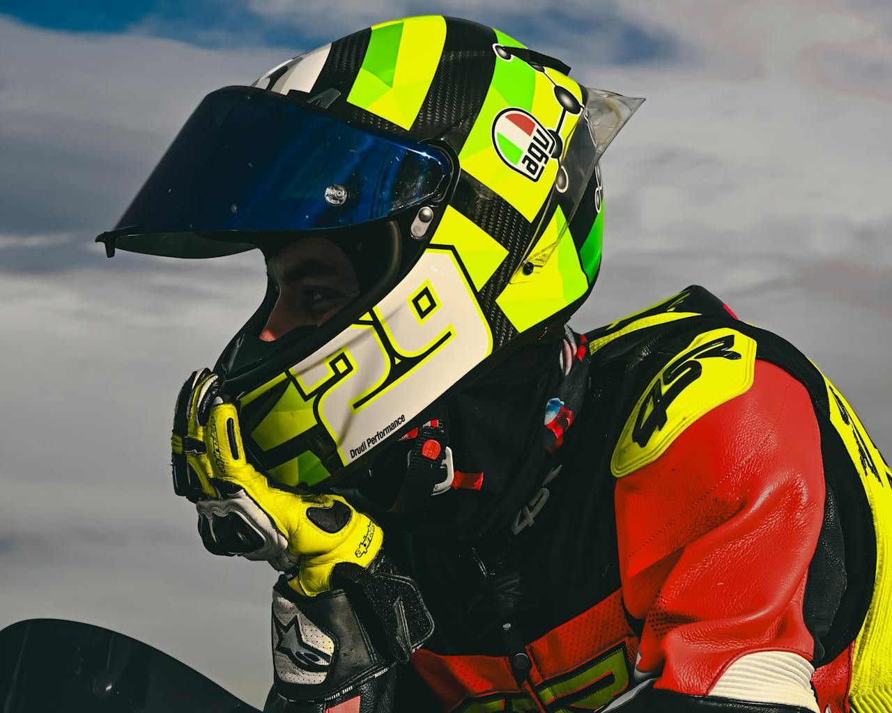 The Guide to Choosing the Perfect Motorcycle Helmet - iMotorbike News