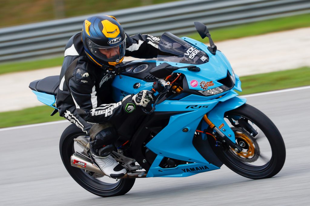 Yamaha YZF-R15 Review Malaysia: Top Speed & Specs