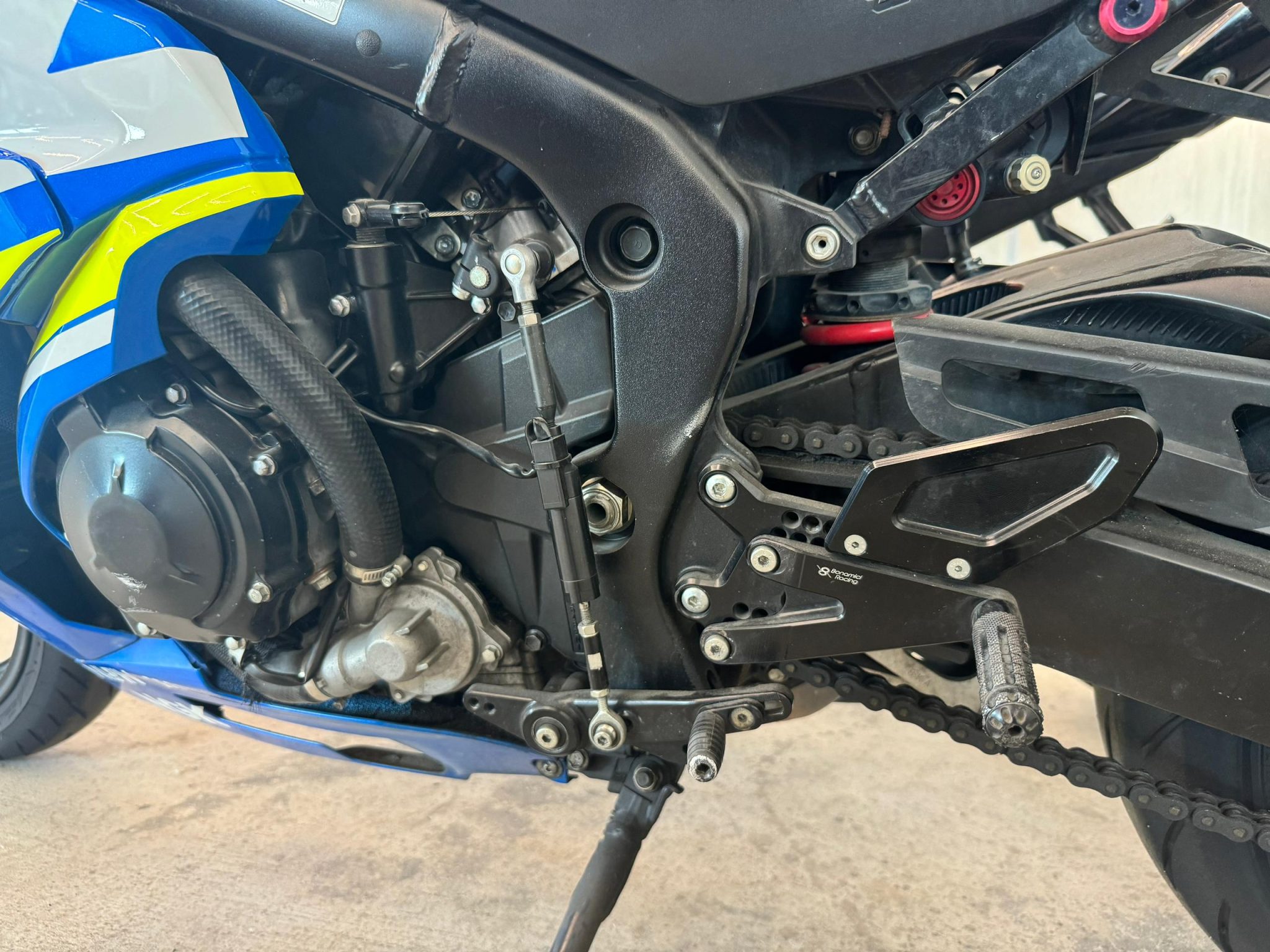 Quickshifters Explained: Shifting Gears Without a Fuss - iMotorbike News