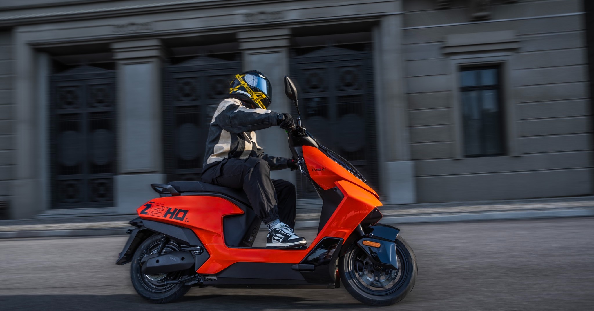 Zeeho Debuts in Malaysia with Futuristic AE4 Electric Scooter ...
