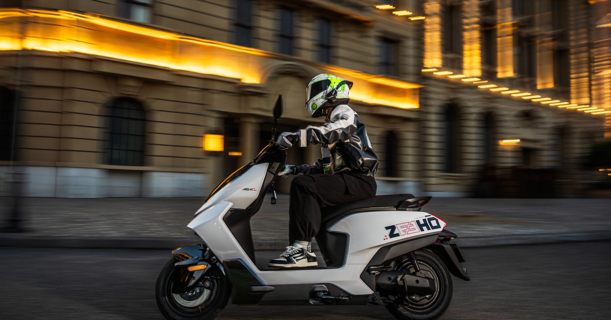 Zeeho Debuts in Malaysia with Futuristic AE4 Electric Scooter ...
