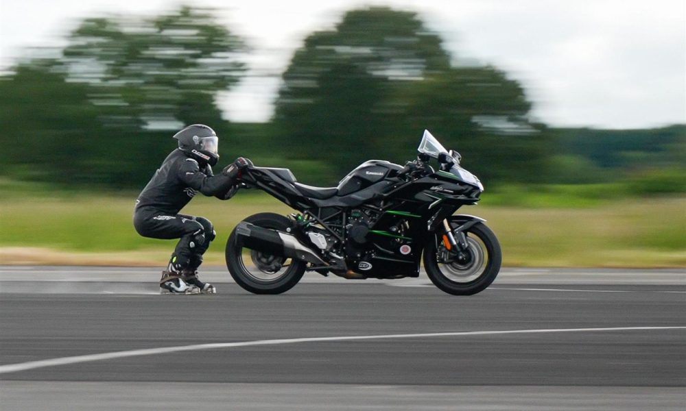 Stunt Rider Jonny Davies Smashes Top-Speed World Record - iMotorbike News