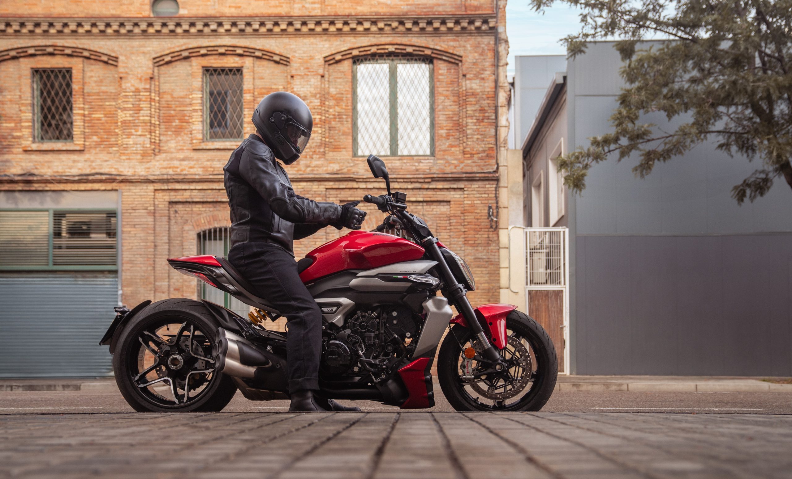 Ducati Begins Production of the XDiavel V4: A New Benchmark in Sport ...